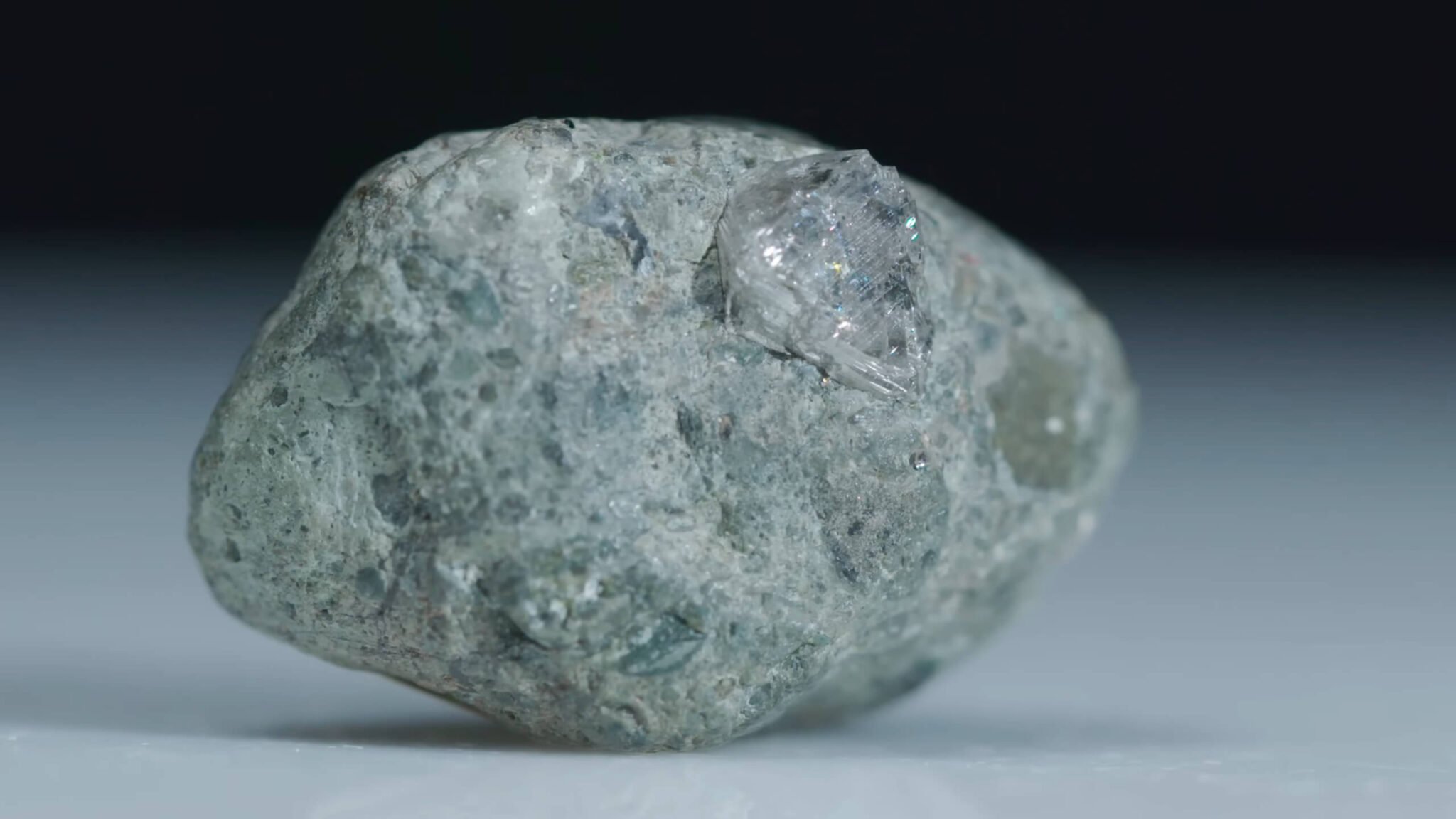 6 Key Features to Look for When Identifying Kimberlite - Good Witches ...